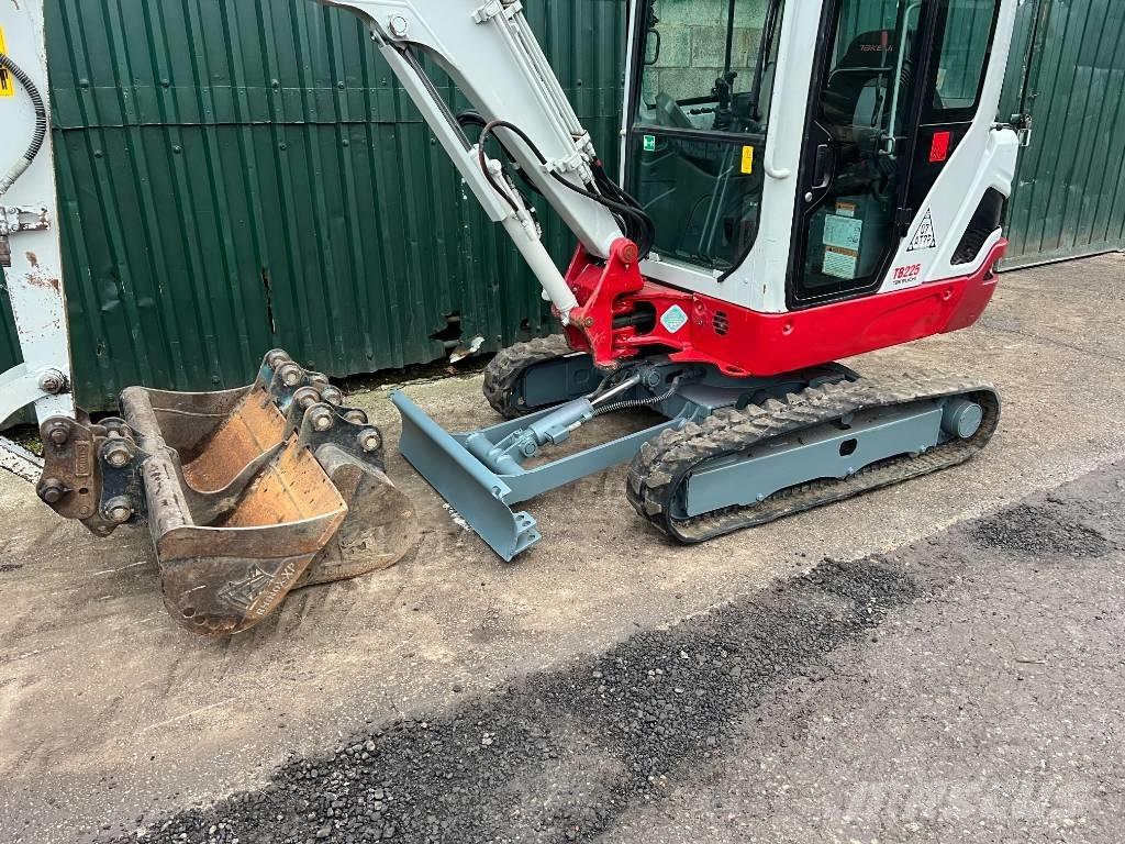 Takeuchi TB225, 2018, United Kingdom - Used mini excavators